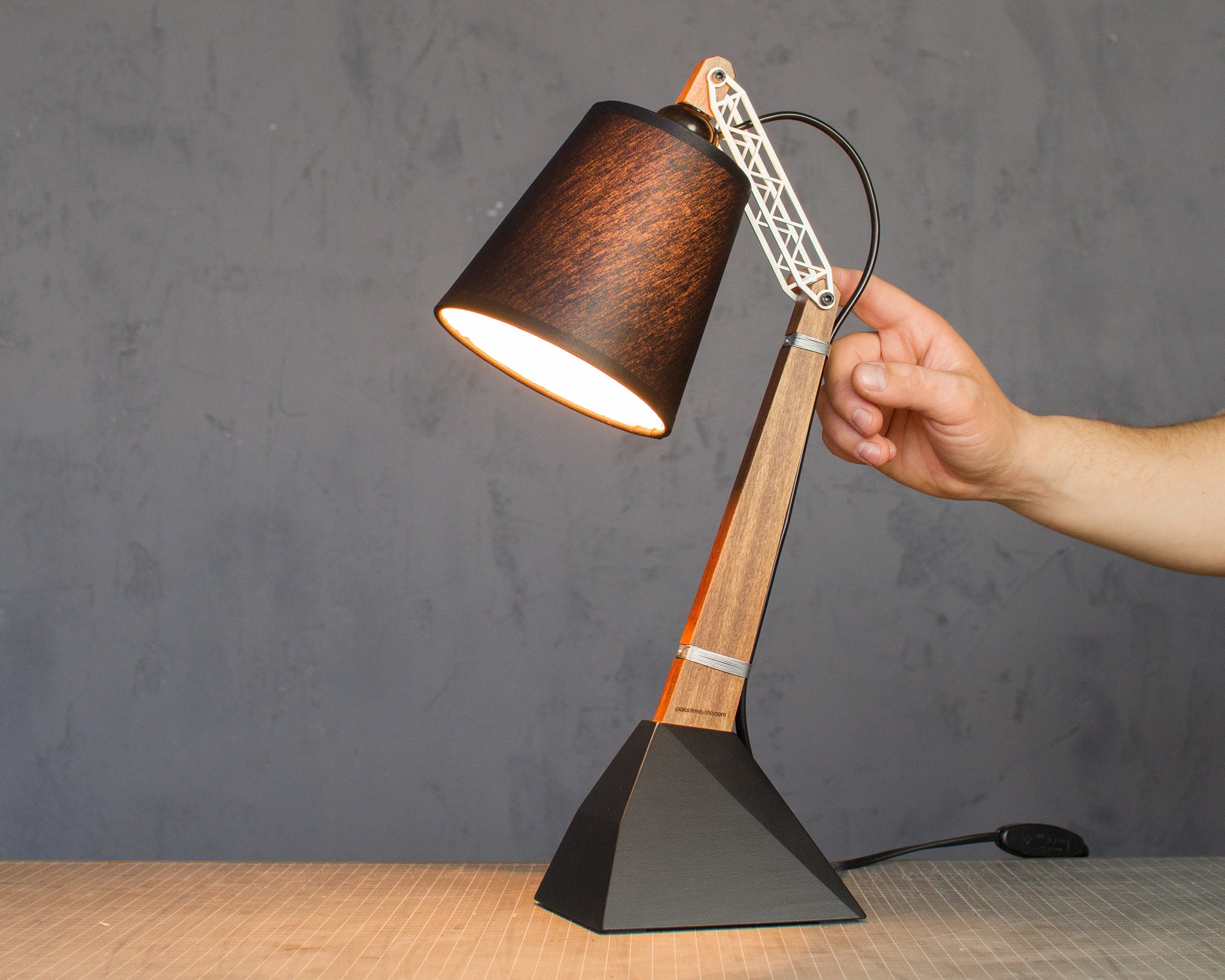 KRIVA adjustable desk lamp – Paladim Studio