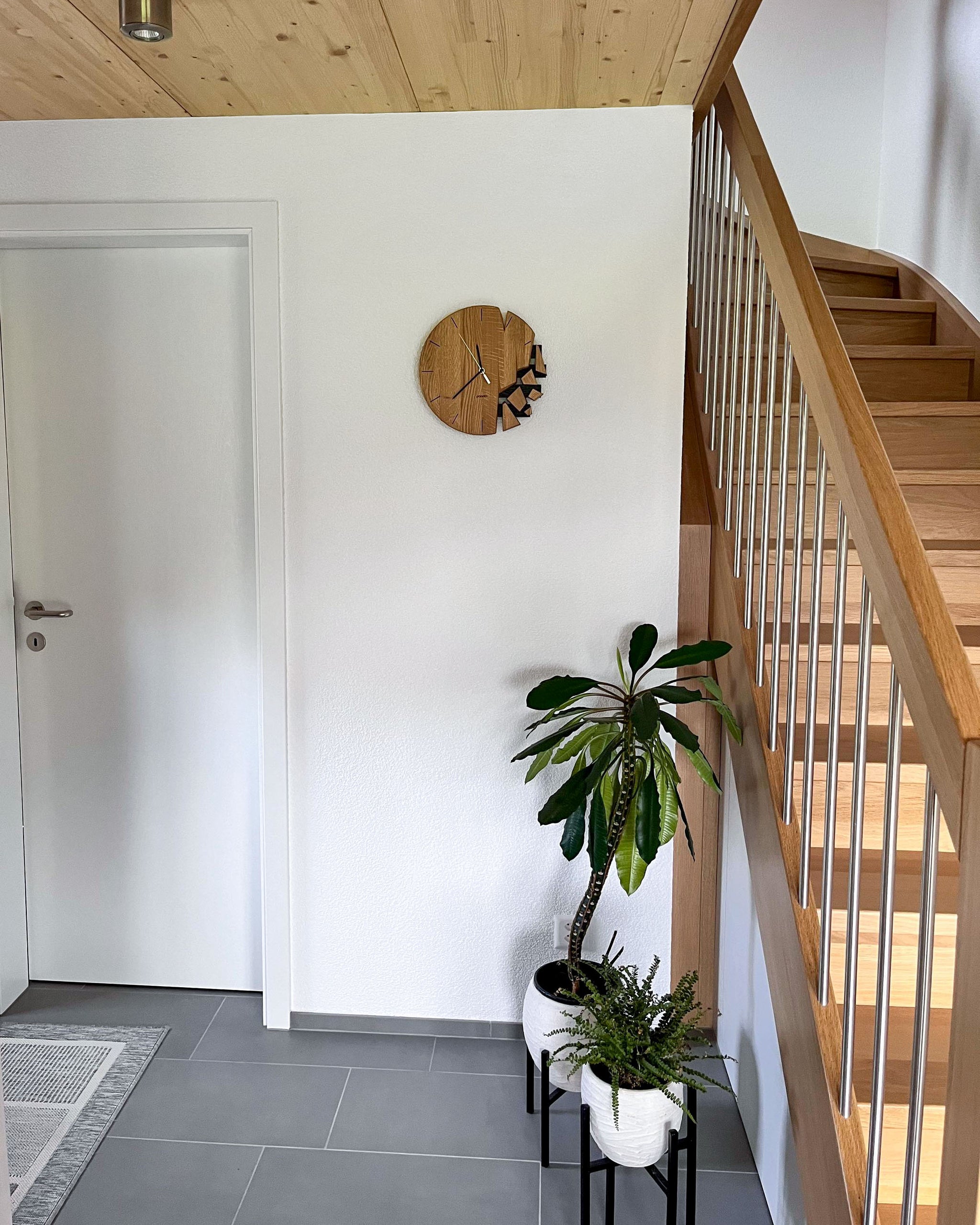 VREME shattered wall clock, oak – Paladim Studio