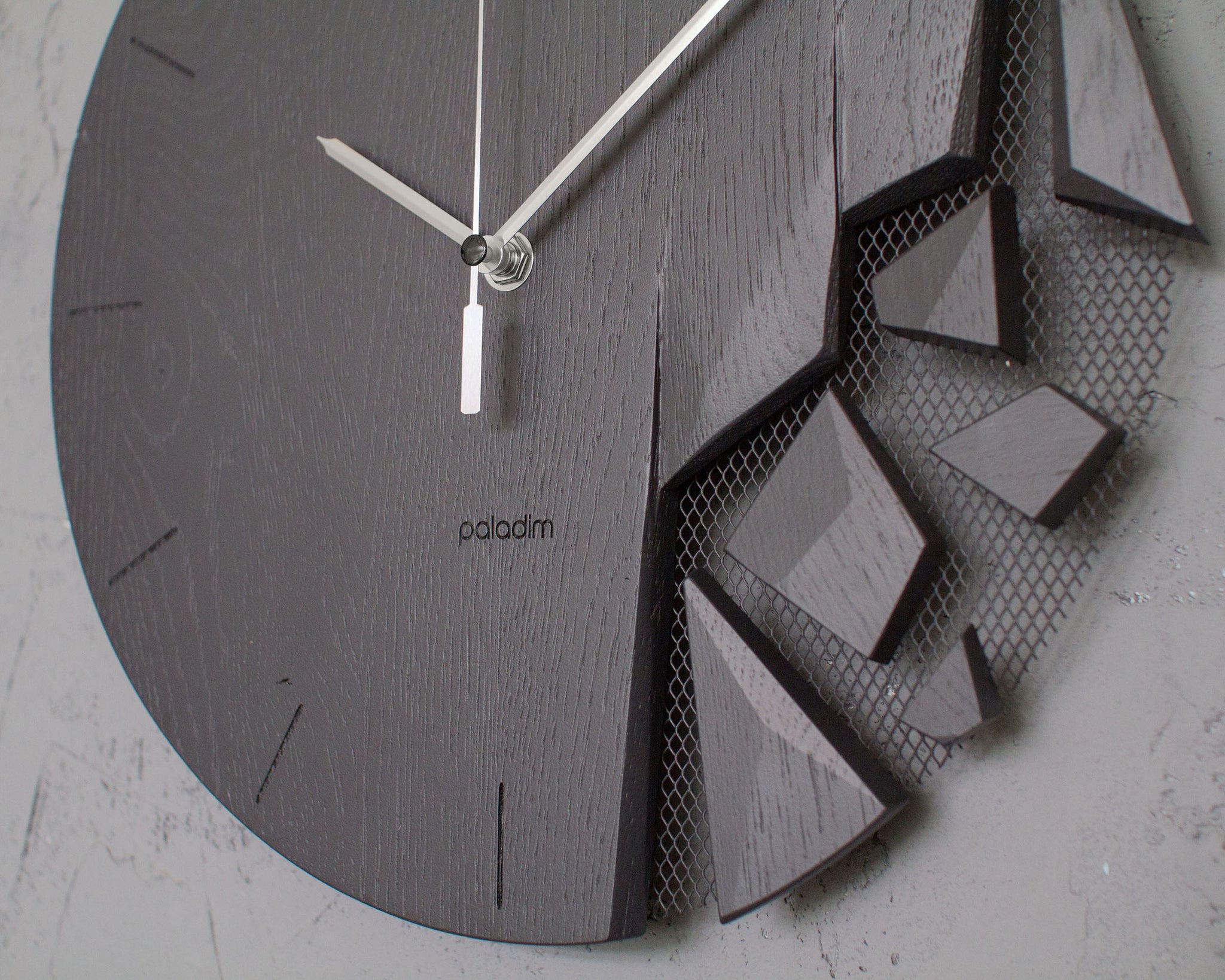 VREME monochrome wall clock, оак – Paladim Studio