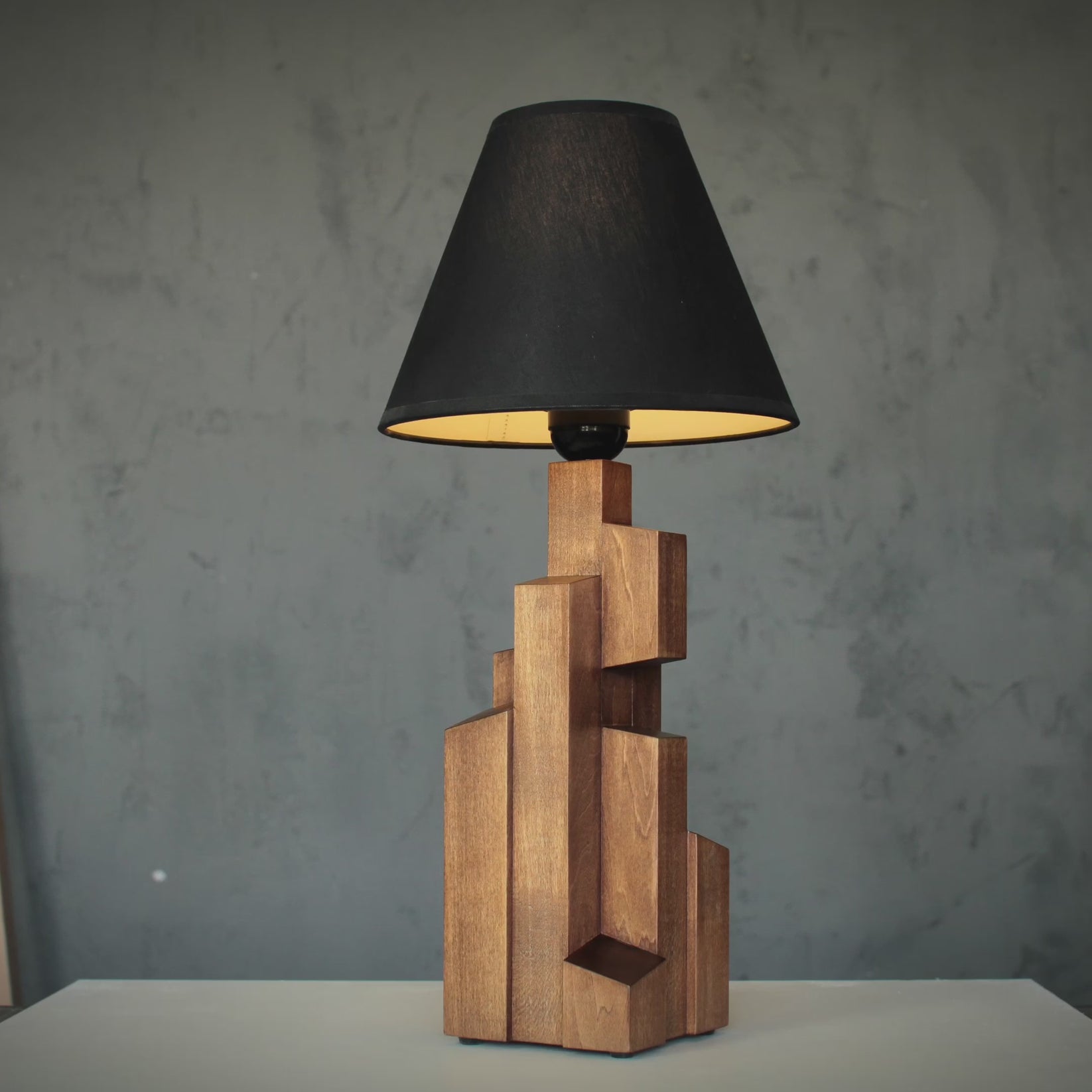 KUBEC 2 desk lamp – Paladim Studio