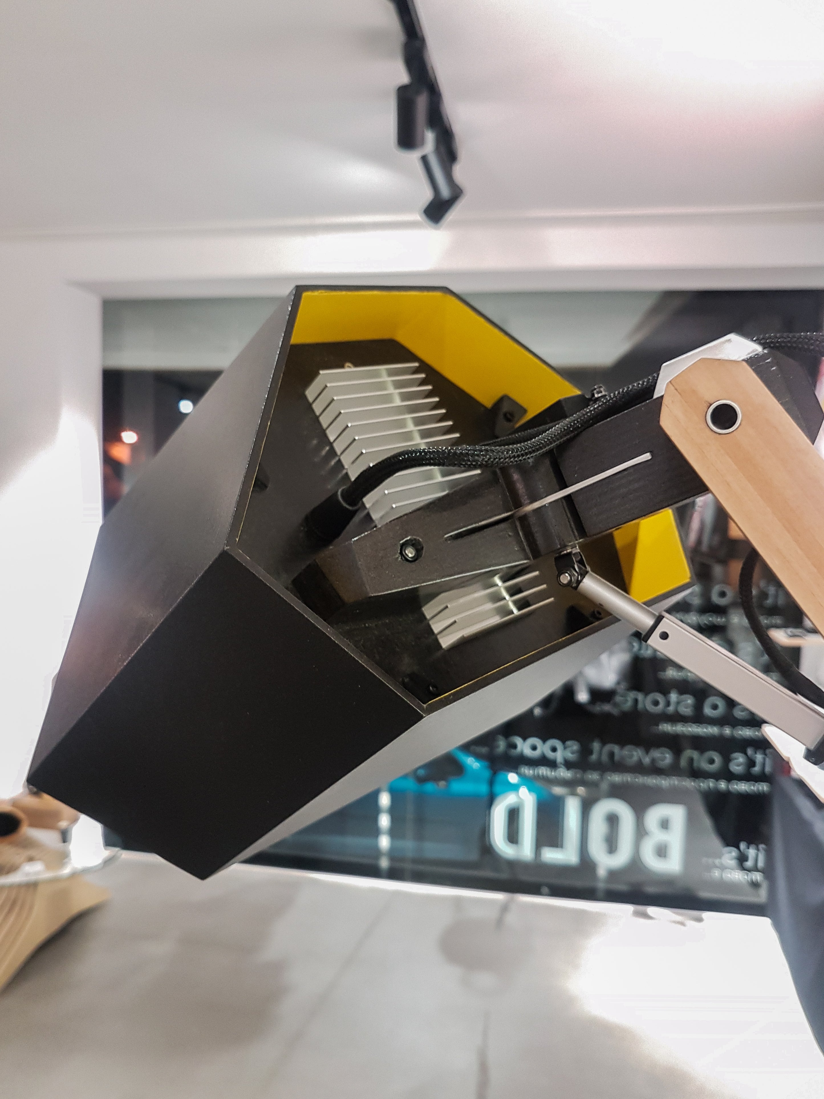 MASHINA-X Smart Robotic Floor Lamp – Paladim Studio