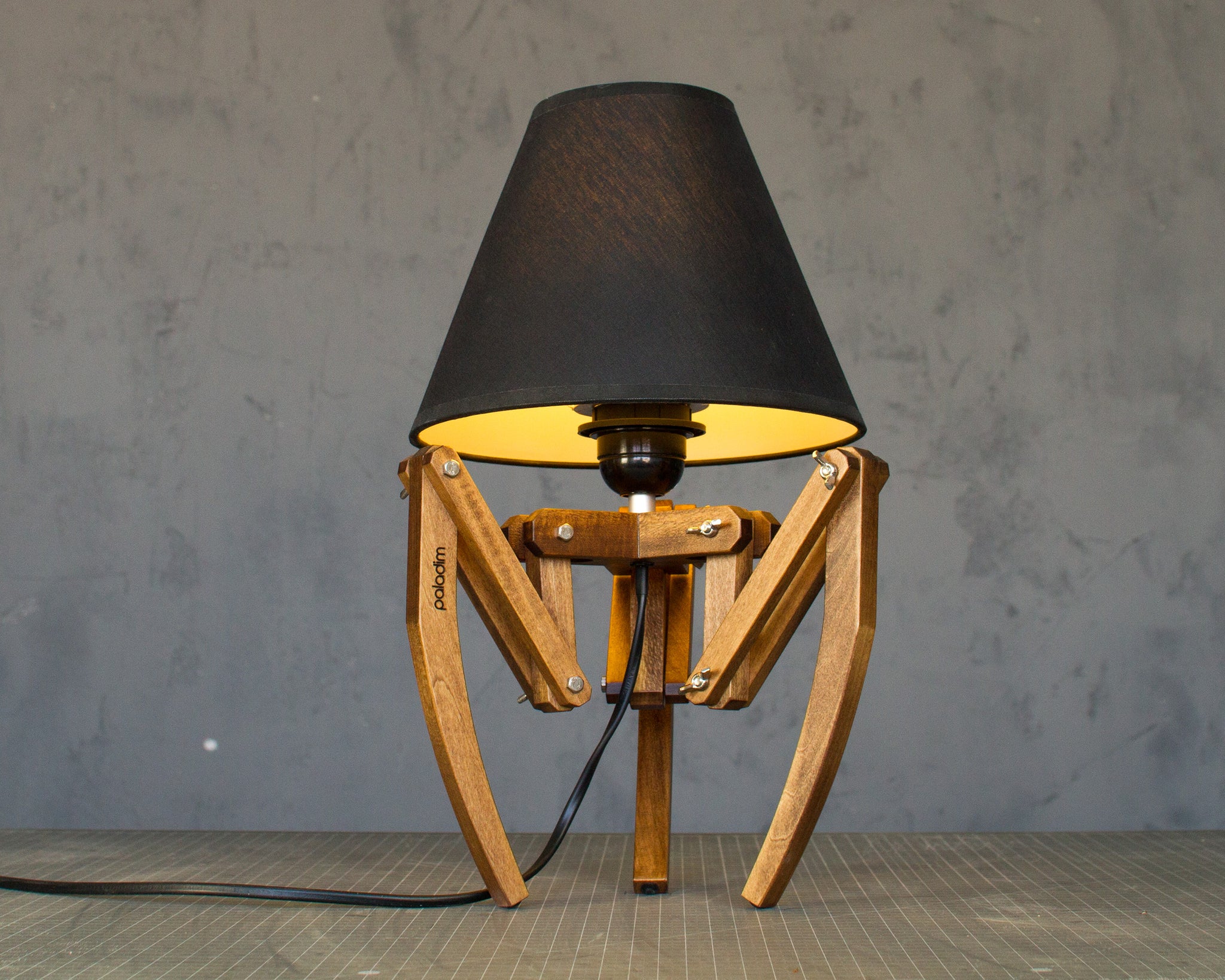 TRIKRAK adjustable table lamp – Paladim Studio