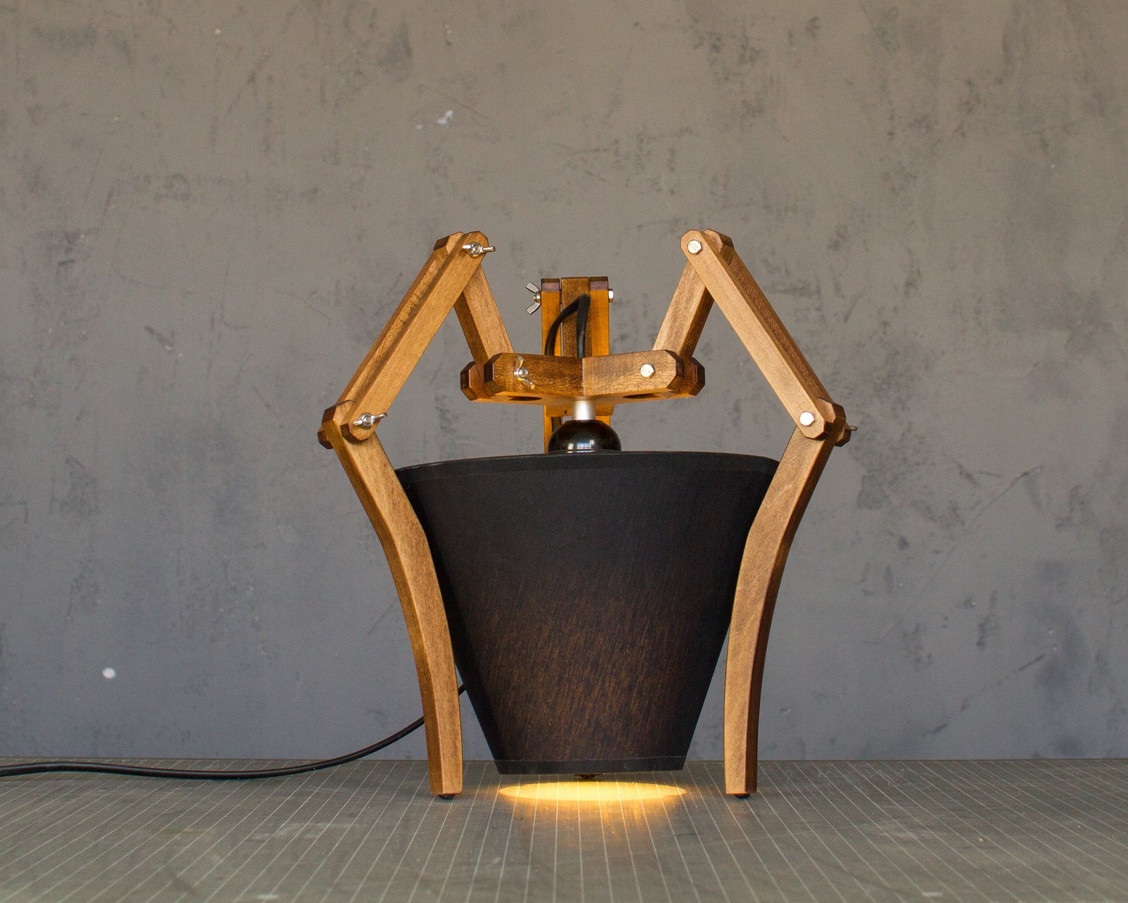 TRIKRAK adjustable table lamp – Paladim Studio